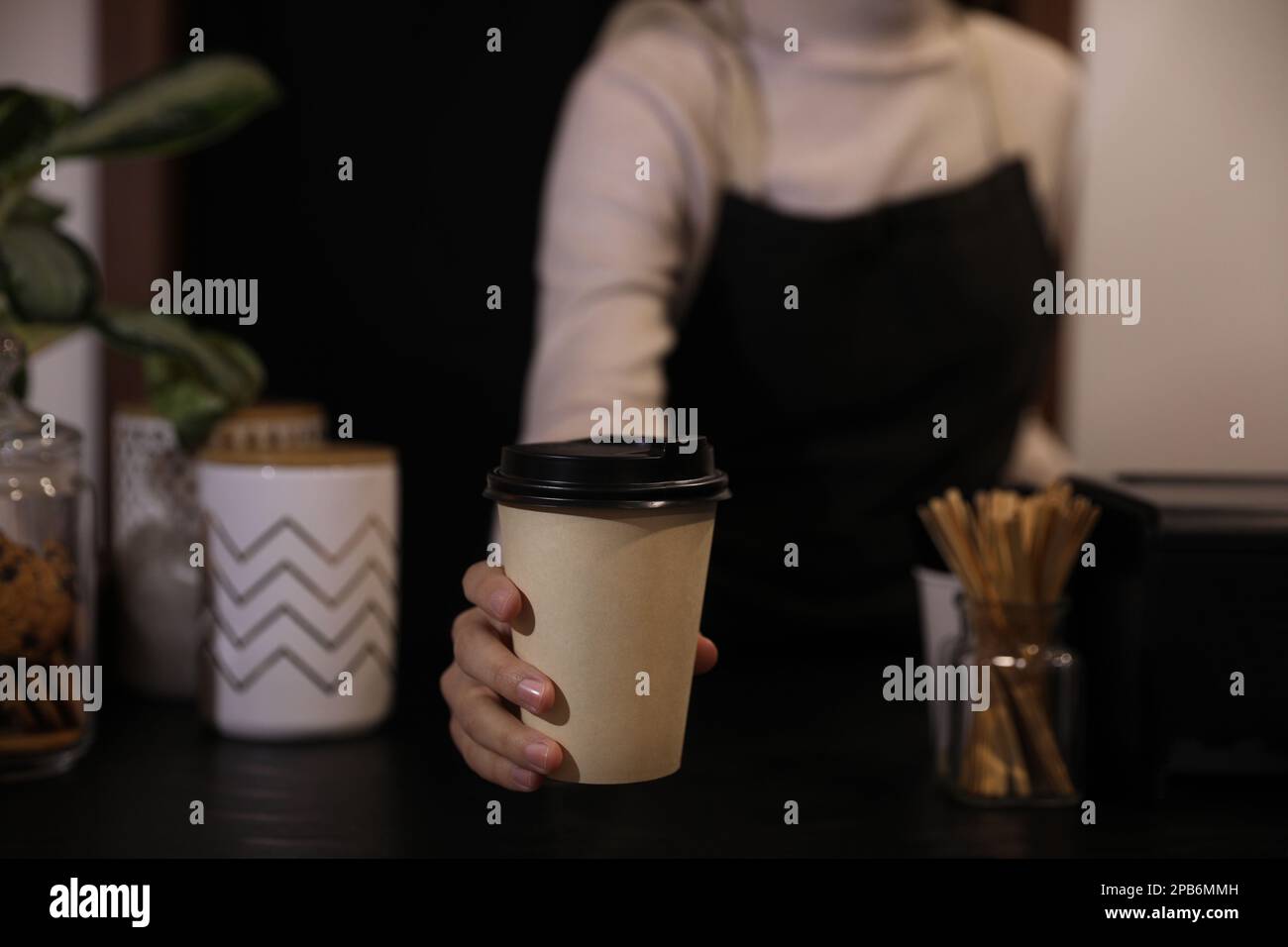 Barista putting takeaway coffee cup hi-res stock photography and images ...