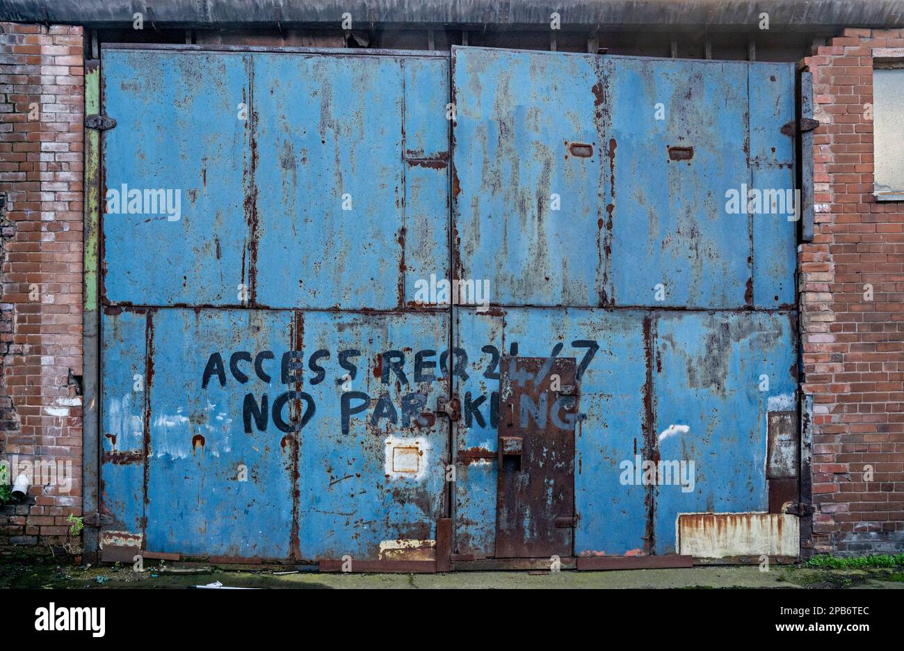 Loading bay parking hi-res stock photography and images - Alamy