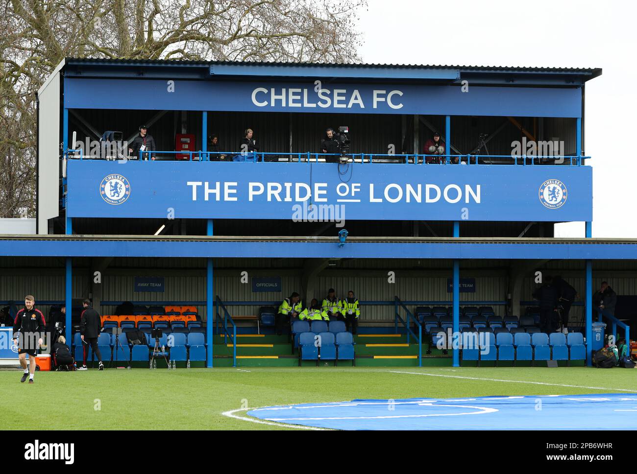 Tv gantry hi-res stock photography and images - Alamy