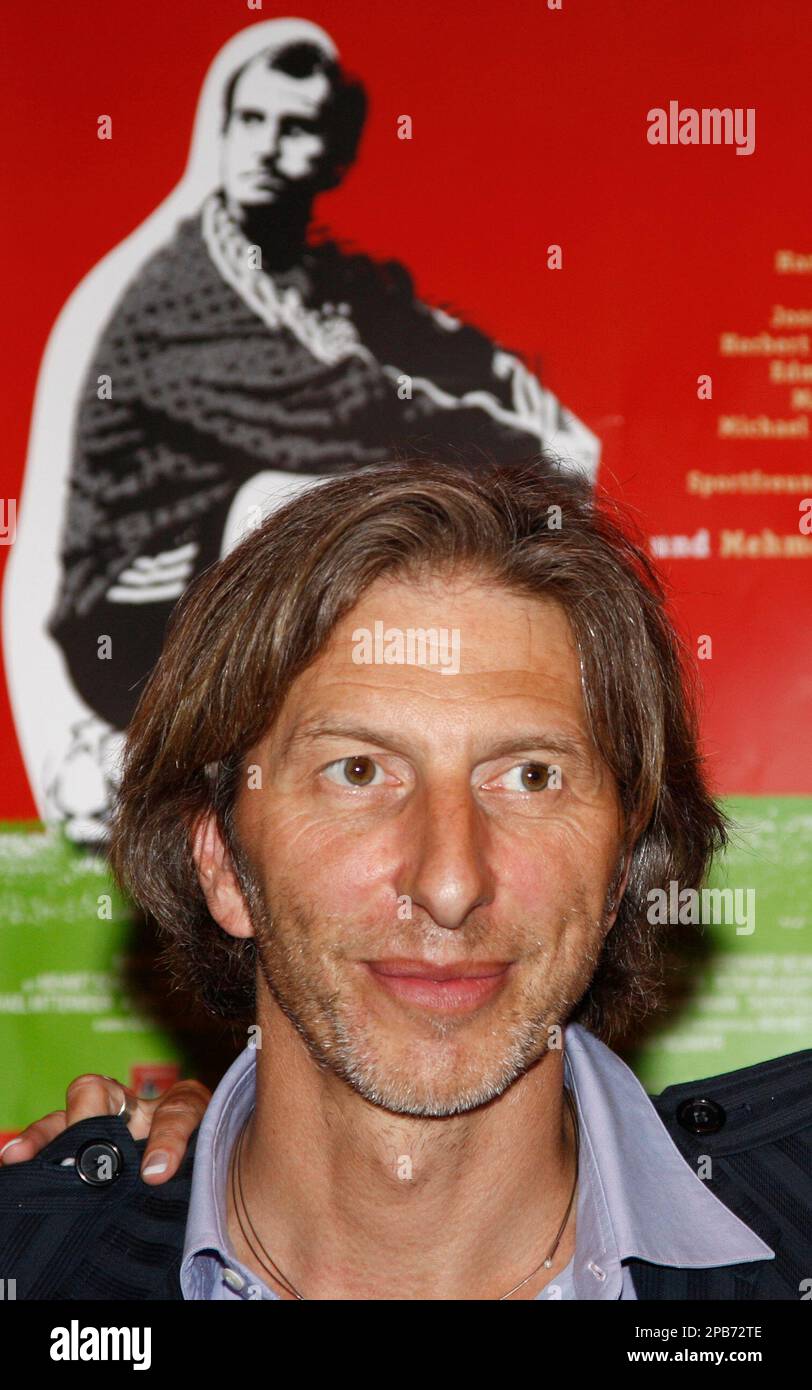 Schauspieler Rufus Beck posiert am Donnerstag, 23. August 2007, vor der ...