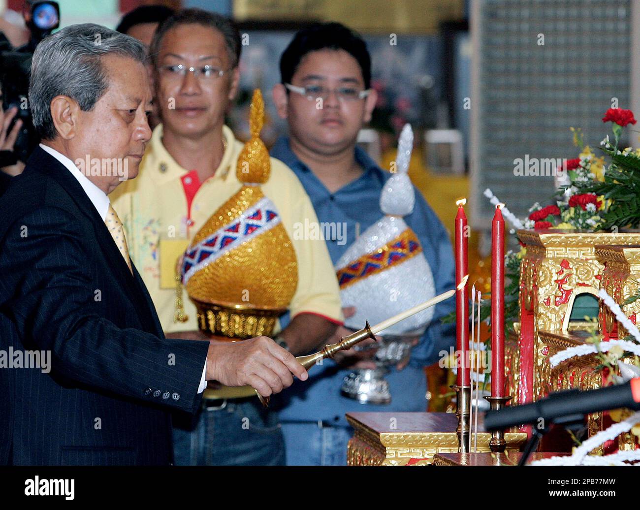 Visiting Thai Prime Minister Surayud Chulanont, left, lights candles ...
