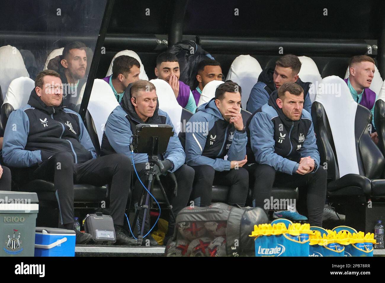 Newcastle united on bench hi-res stock photography and images - Alamy