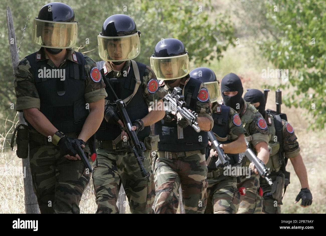 ** TO GO WITH ITALIA LA OTRA MAFIA ** Italian Carabinieri, paramilitary ...