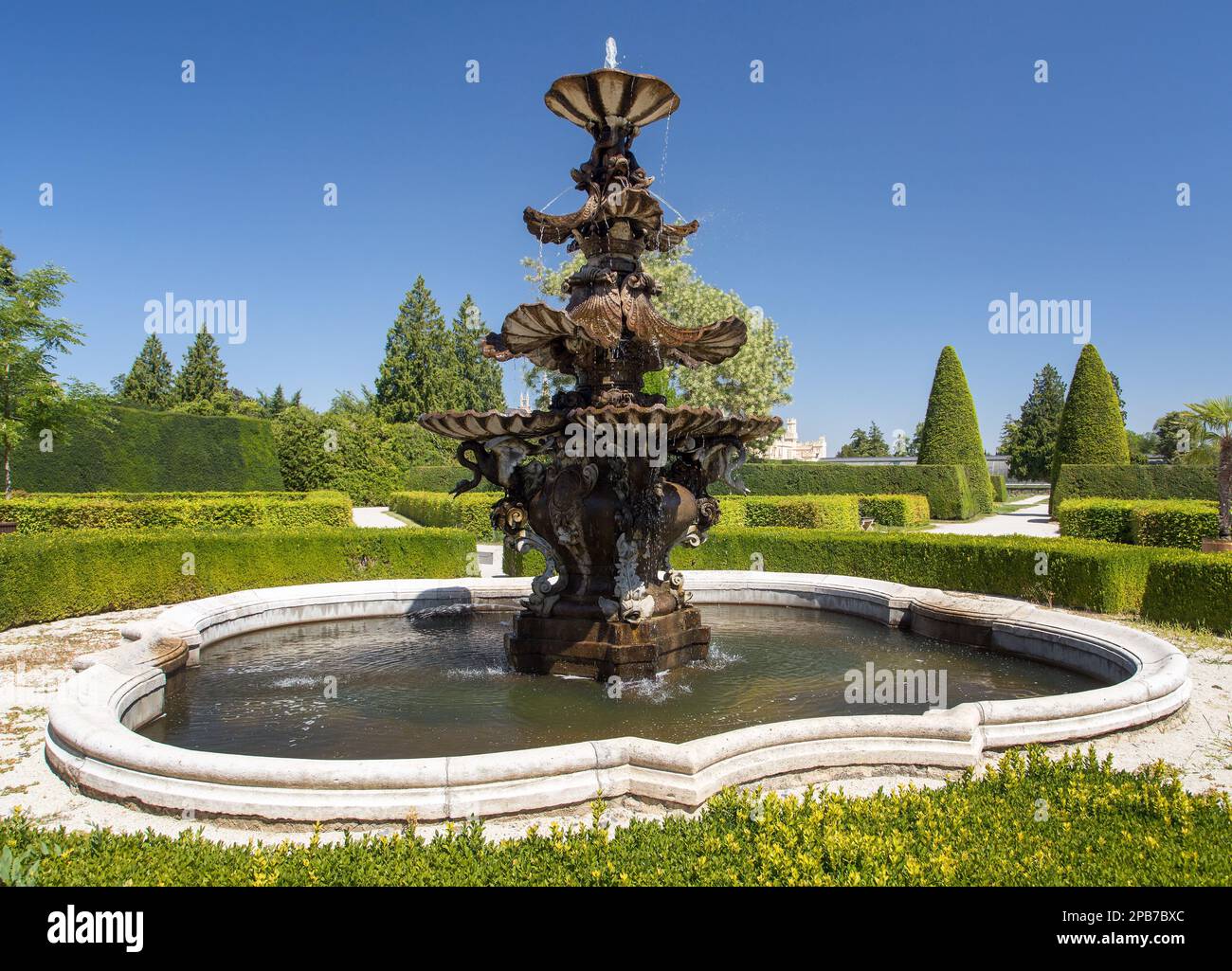 Fountain in the gardens of Lednice Chateau, Lednice and Valtice area ...
