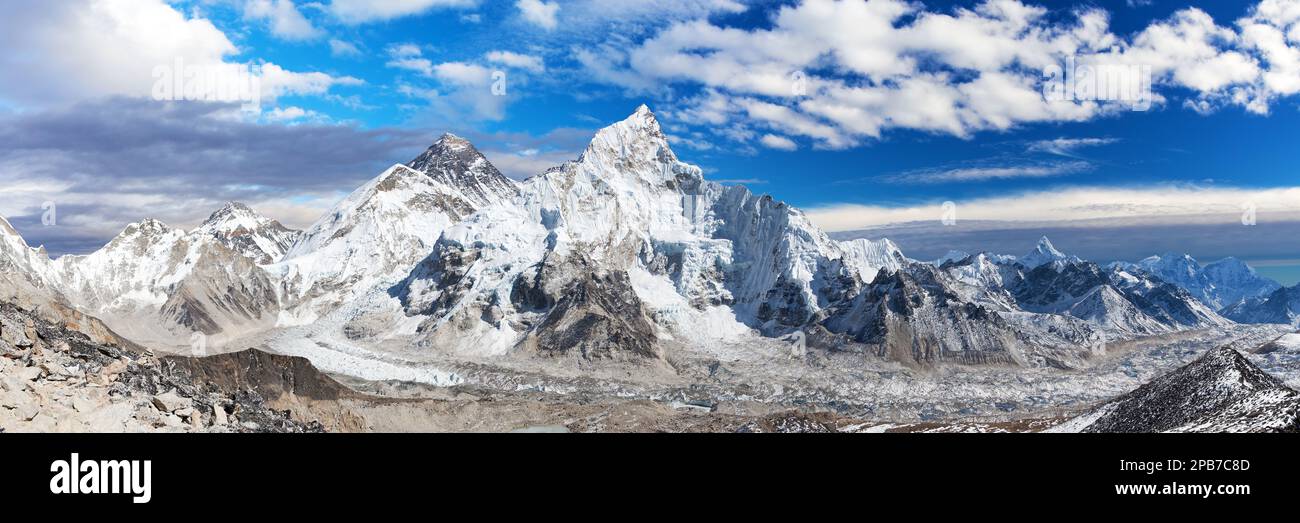 Mount Everest, himalaya, panoramic view from Kala Patthar of himalayas mountains with beautiful ...
