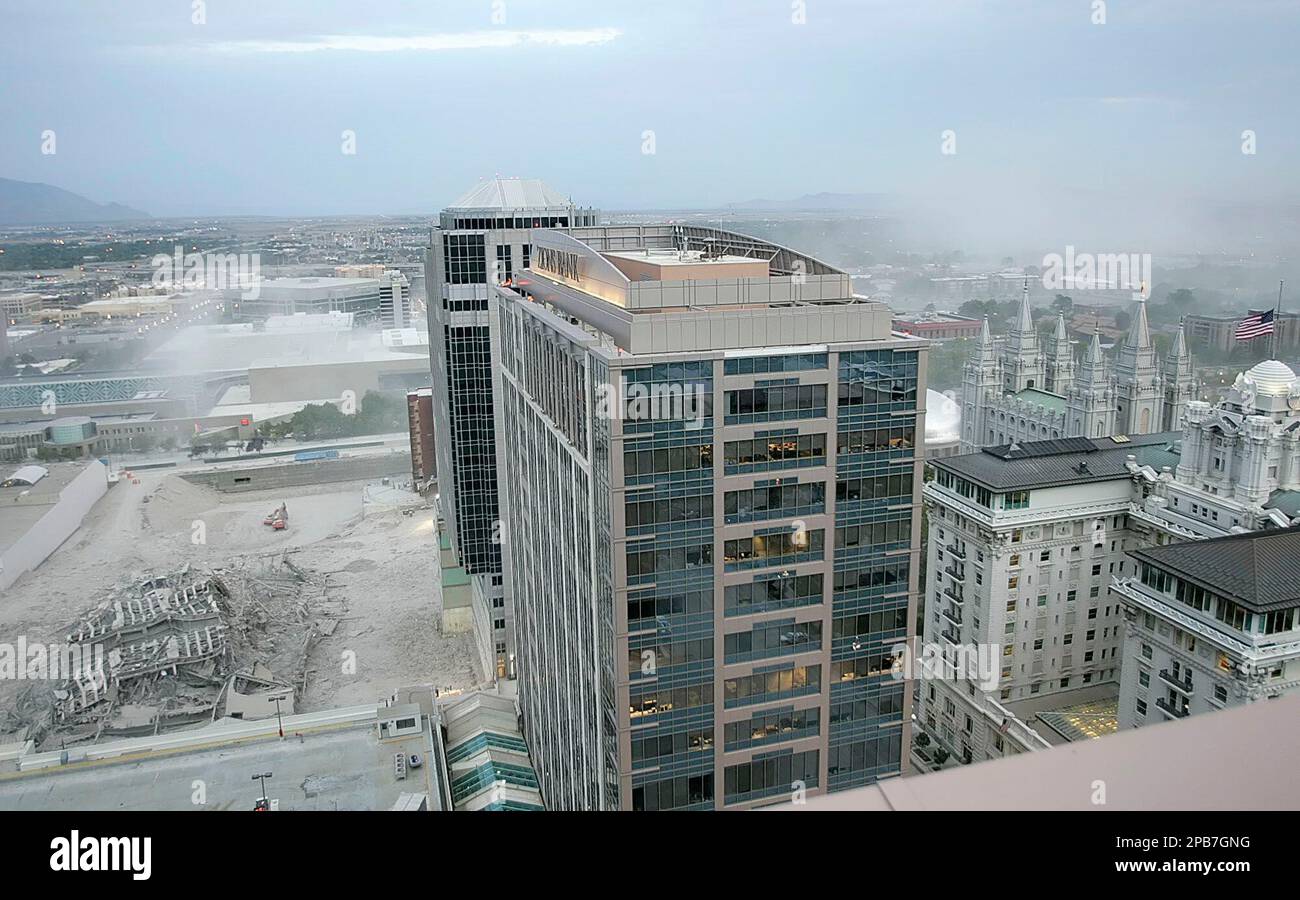 The historic Salt Lake Mormon Temple is shrouded in dust after the Key ...
