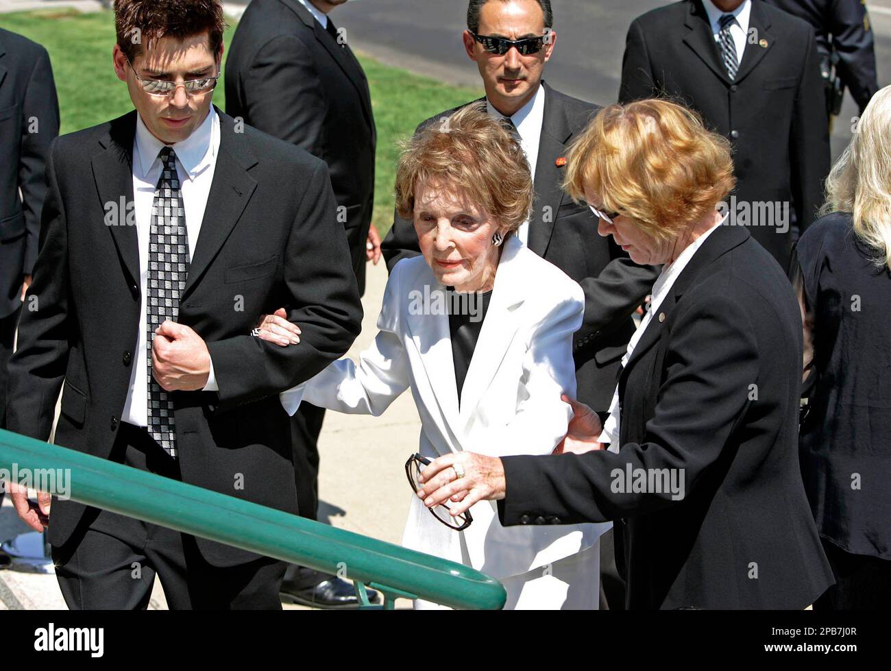 Nancy Reagan, wife of former President Ronald Reagan, makes her way ...