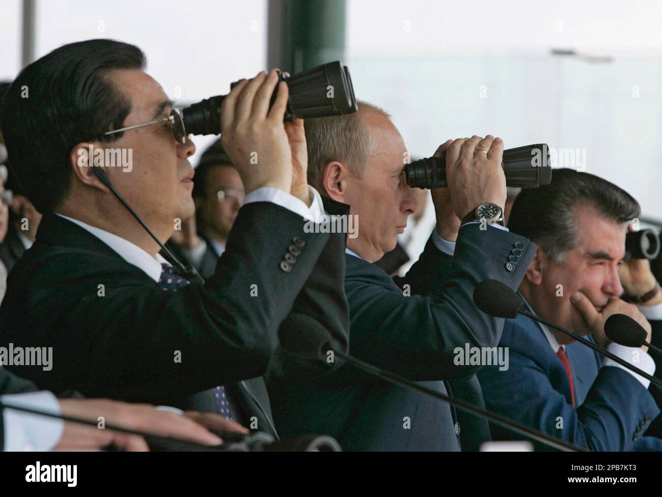 Chinese President Hu Jintao and Russian President Vladimir Putin ...
