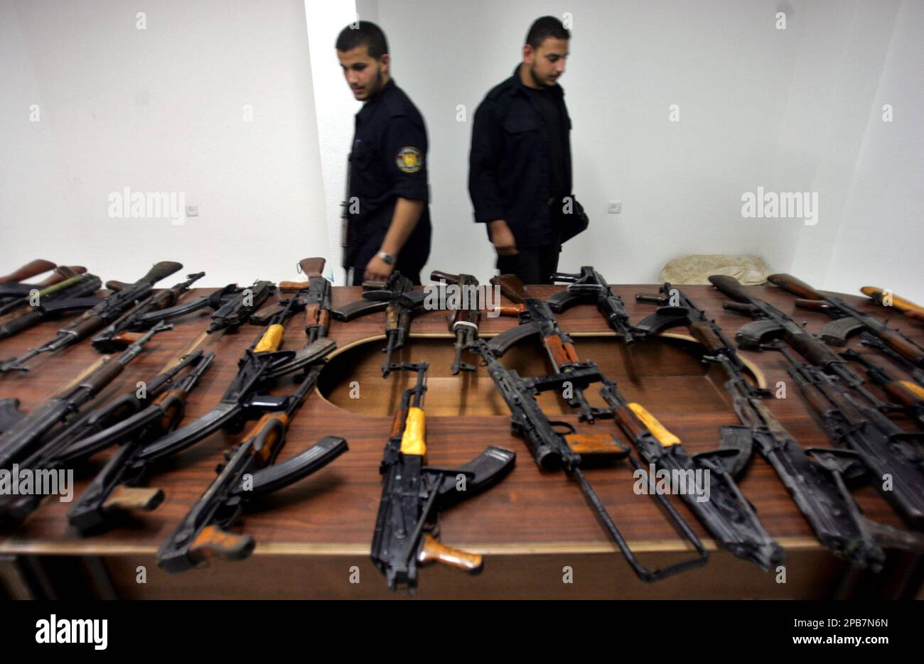 Members of the Palestinian security forces of the Islamic group Hamas ...