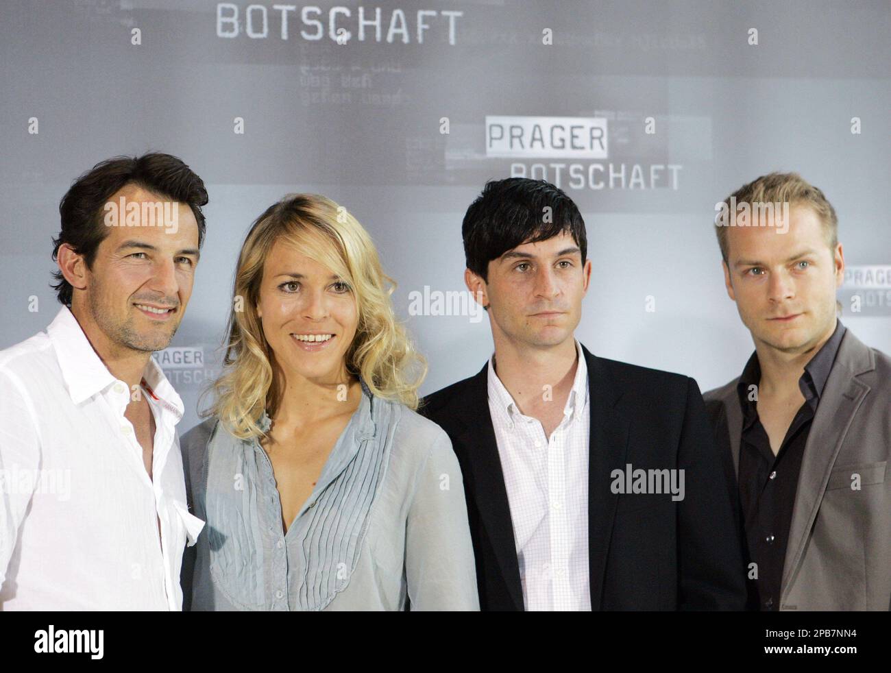 Die Schauspieler Hans-Werner Meyer, Anneke Kim Sarnau, Christoph Bach und Hinnerk Schoenemann ...