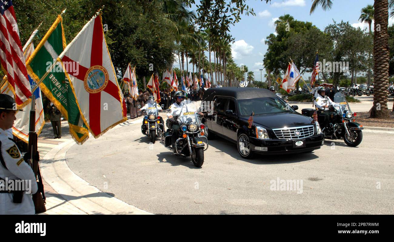 Law enforcement officers gather to attended a memorial service for ...