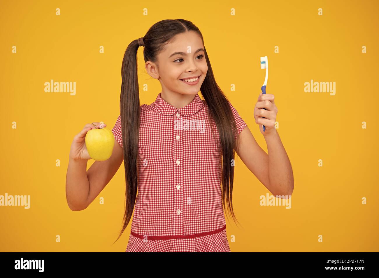 Girl cleaning teeth. Kid brushing teeth with brush. Dental hygiene ...