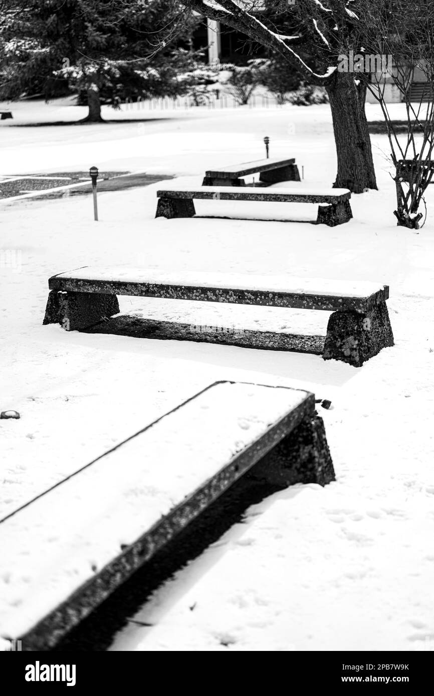 Concrete benches hi-res stock photography and images - Alamy