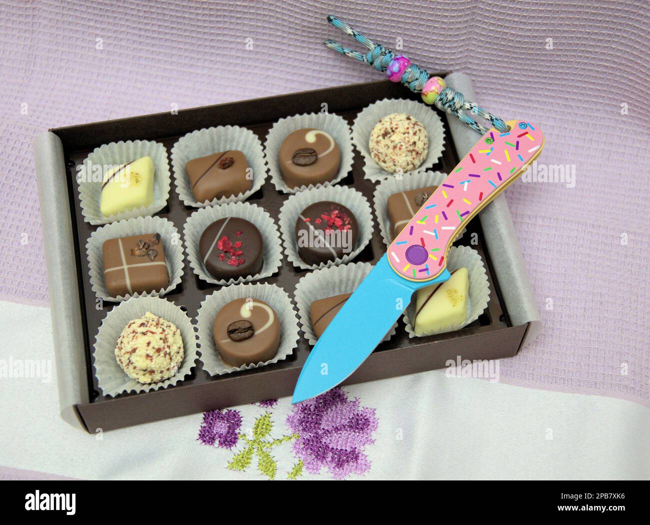 Folding knife blue blade cutting edge colored handle lanyard paracord ...