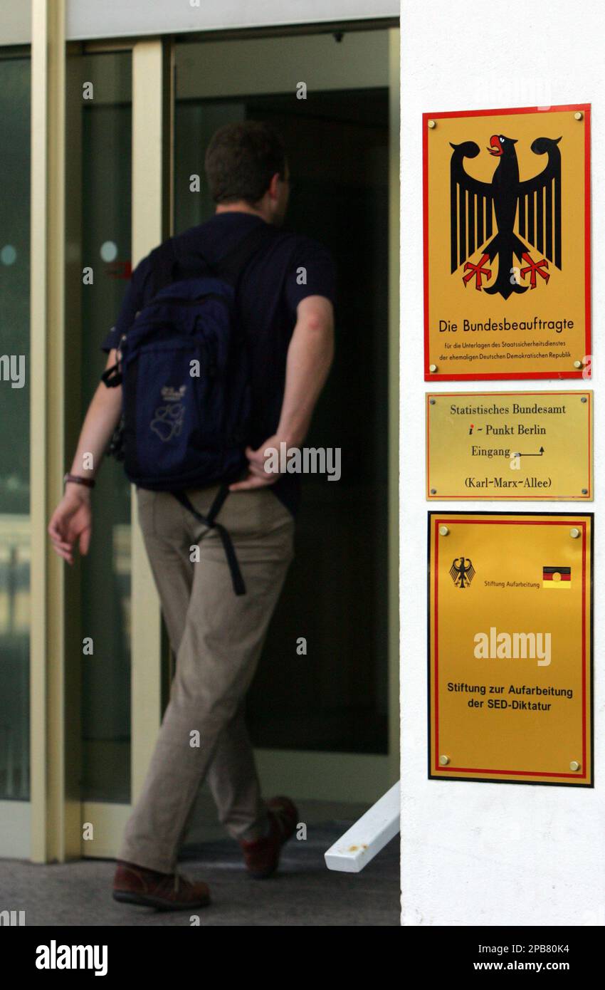 Ein Schild mit der Aufschrift " Die Bundesbeauftragte fuer die ...
