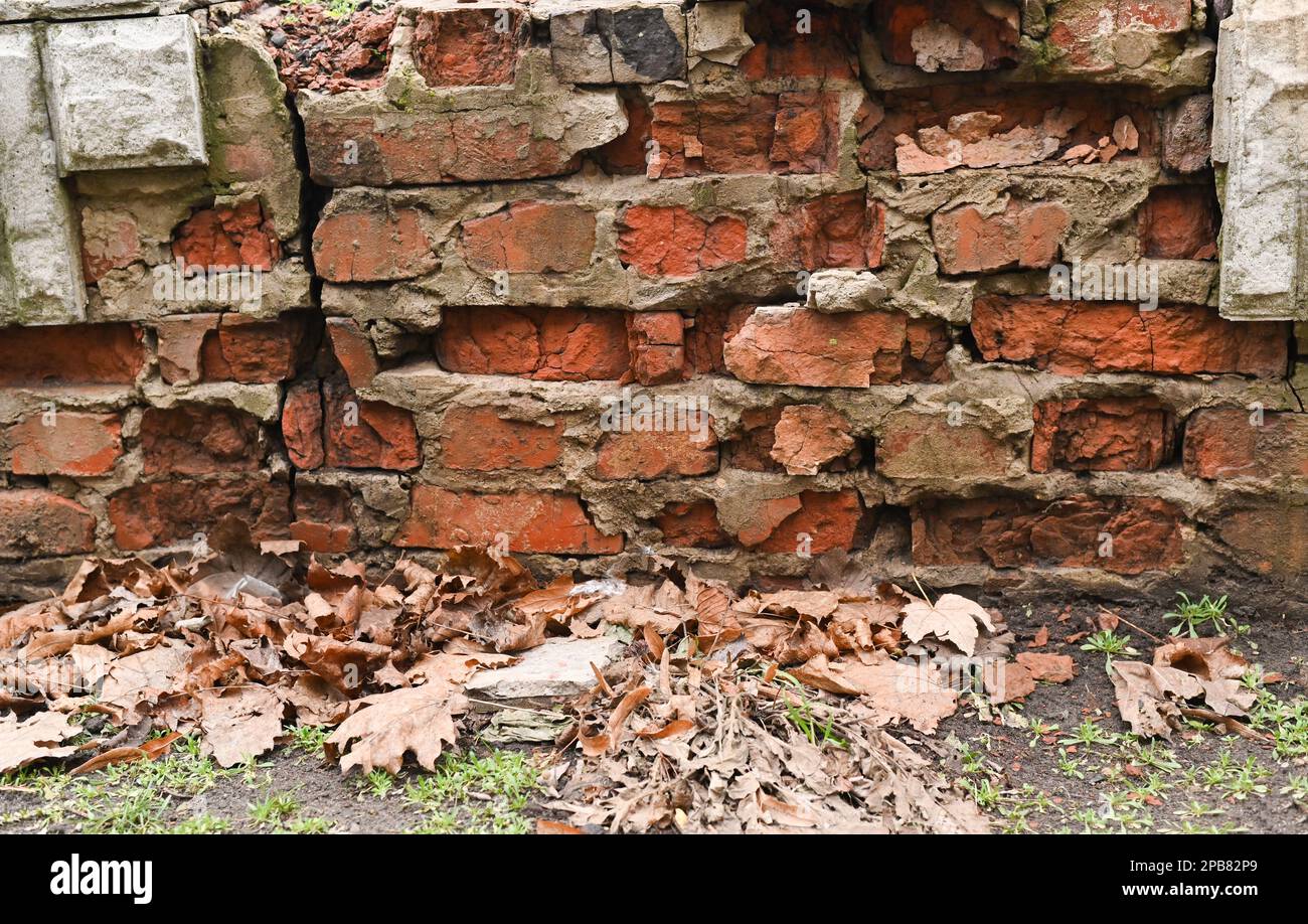Texture Old broken brick wall Background Stock Photo - Alamy