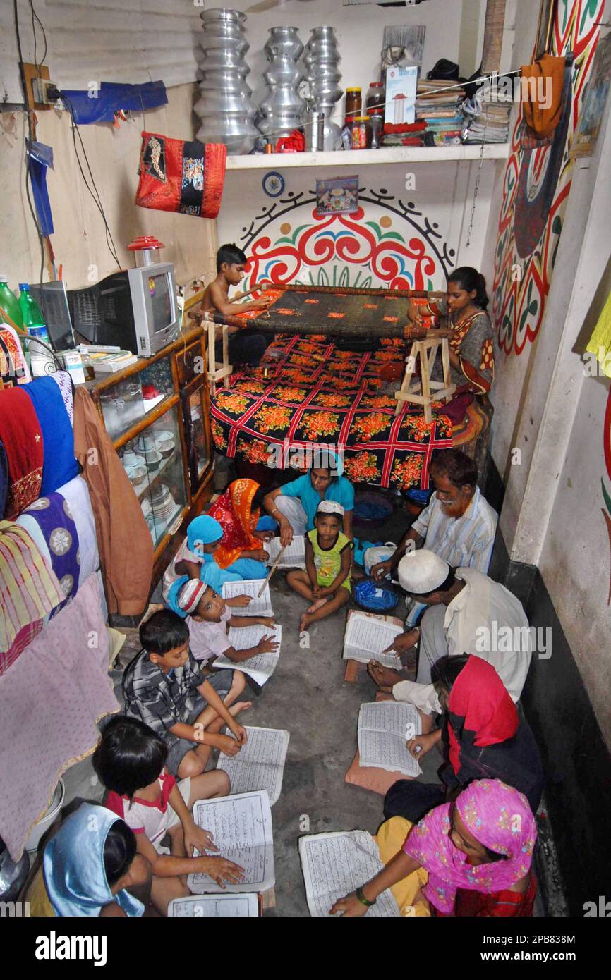 Pakistani refugees use one of their living rooms for a religious school ...