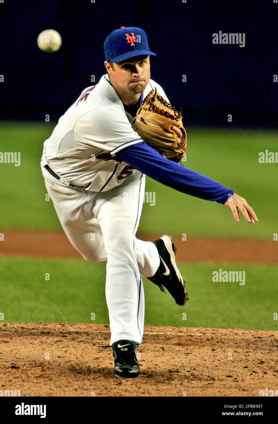 New York Mets pitcher Brian Lawrence delivers a pitch to a Florida ...