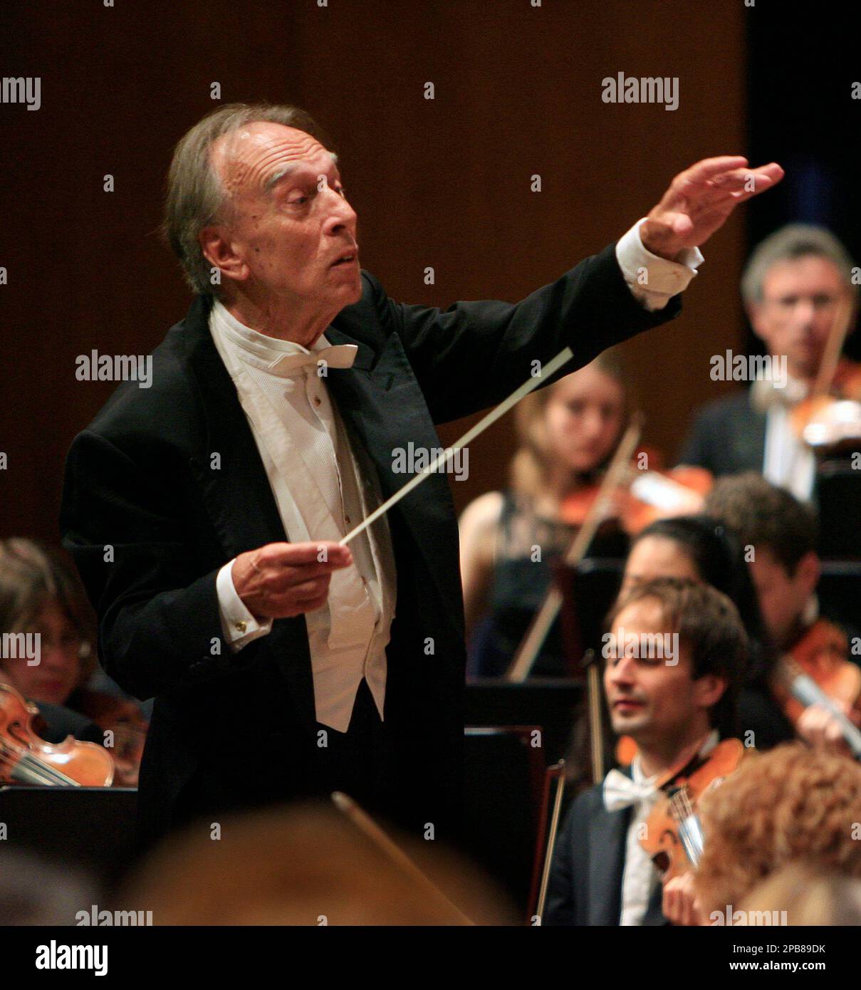 World famous Italian conductor Claudio Abbado, left, conducts his ...
