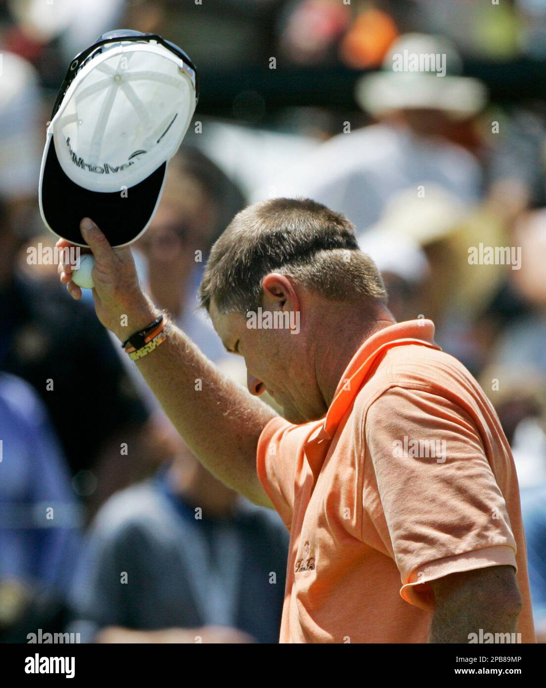 Scott Verplank waves his cap after finishing his second round of the ...