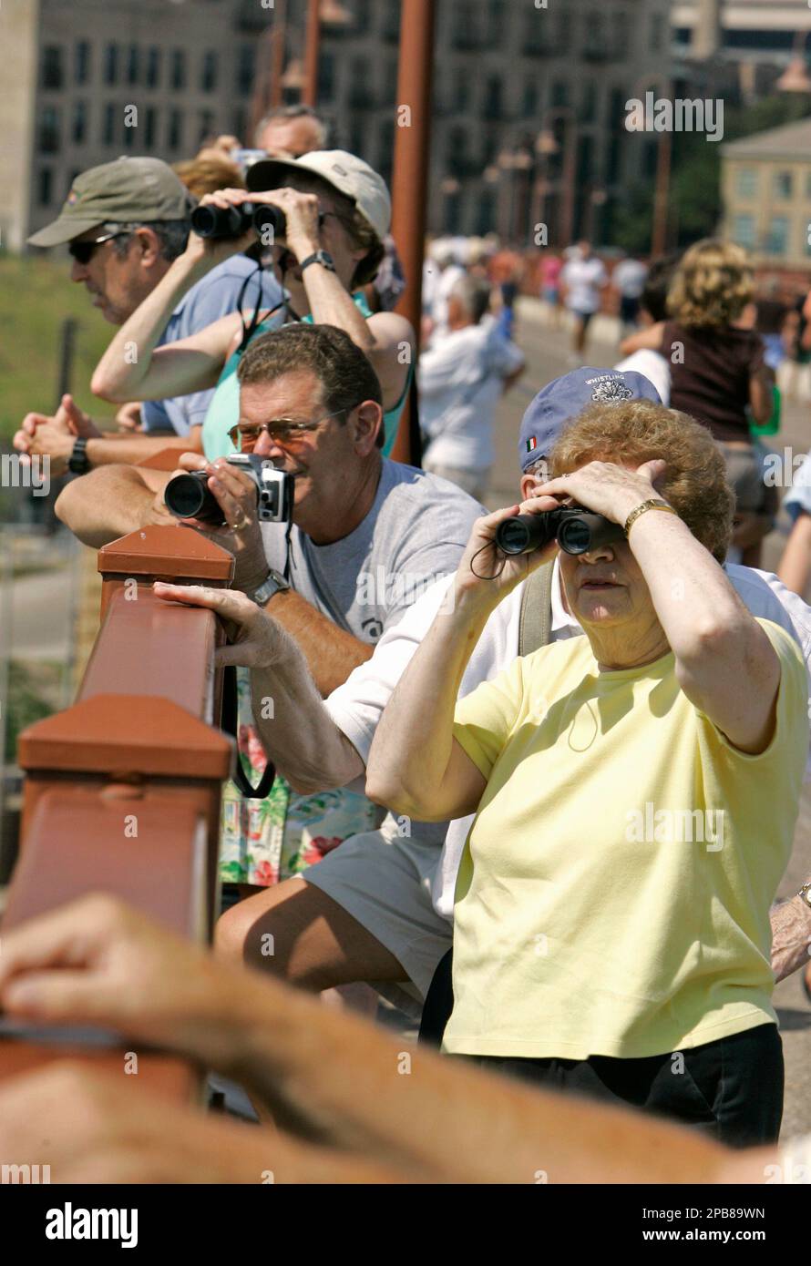 Crowds on the Stone Arch Bridge watch the recovery and salvage ...