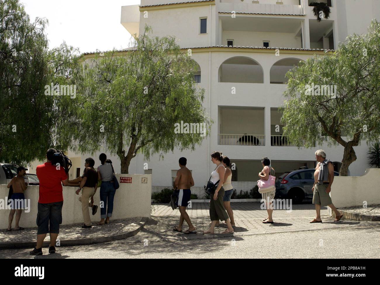 Beachgoers stop to look at the apartment from where four-year-old girl ...