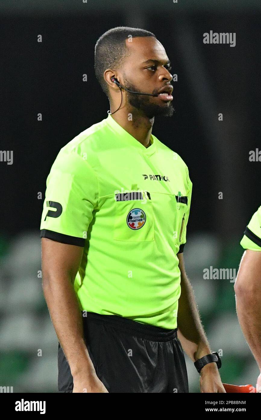 referee Simonini Matonga pictured during a soccer match Lommel SK and ...