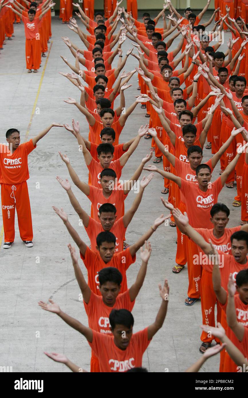 Filipino inmates dance as part of their morning workout at the Cebu ...
