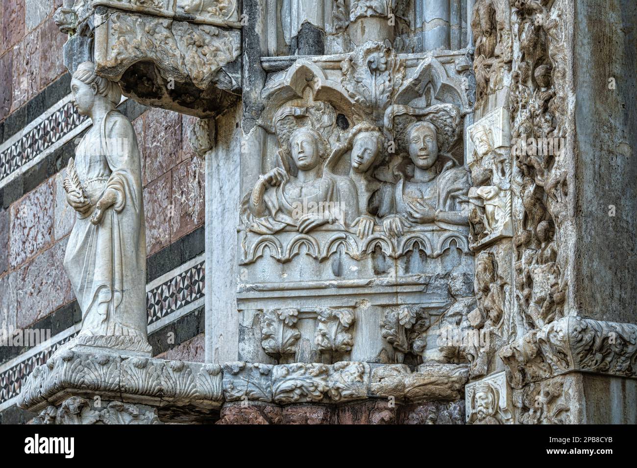 Details of the statues and bas-relief sculptures that adorn the main ...