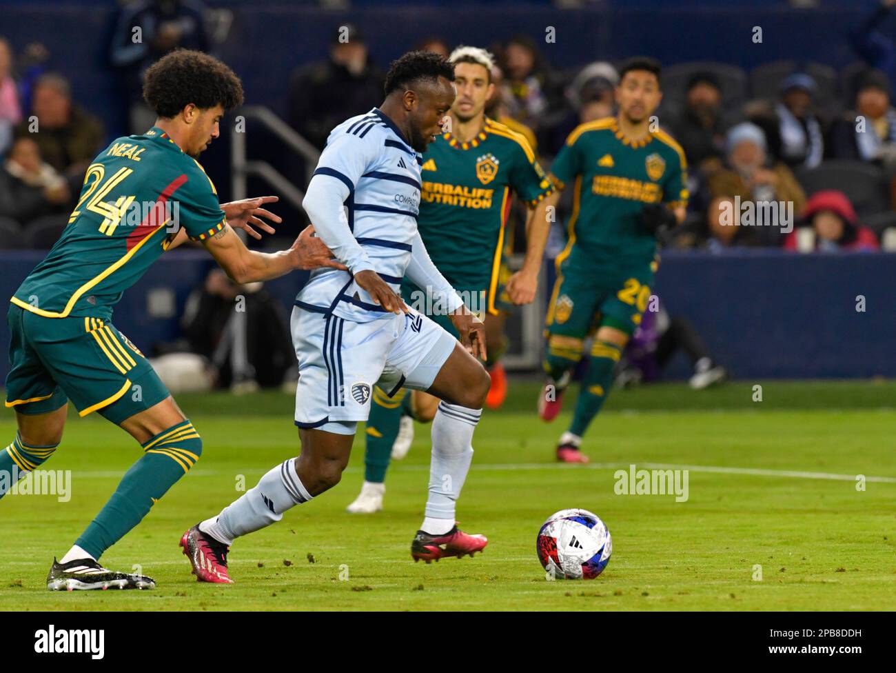 Kansas City, USA. 16th Nov, 2022. Sporting Kansas City forward Willy ...