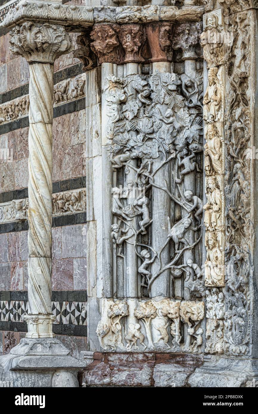 Details of the statues and bas-relief sculptures that adorn the main ...