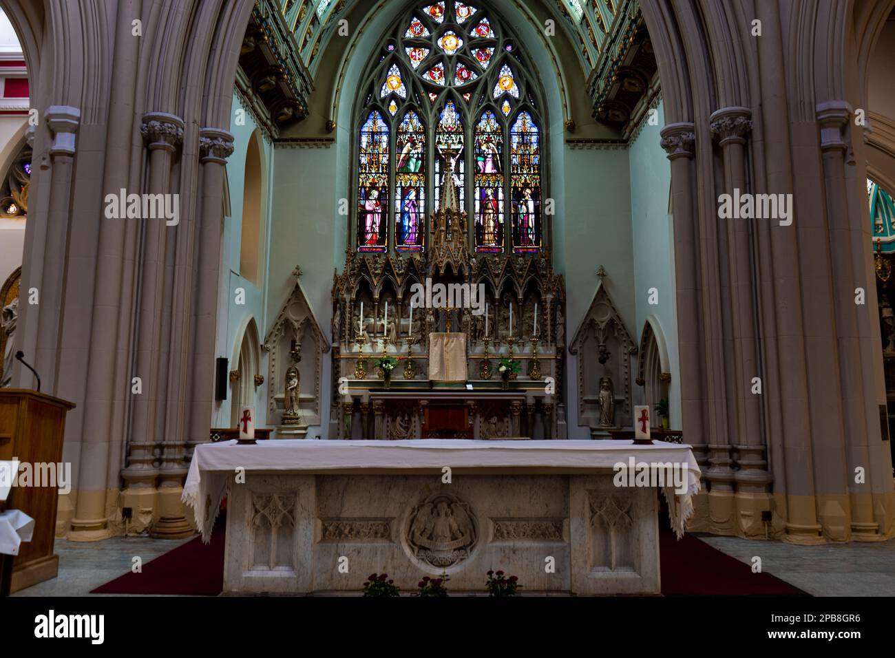Empty church auditorium hi-res stock photography and images - Alamy