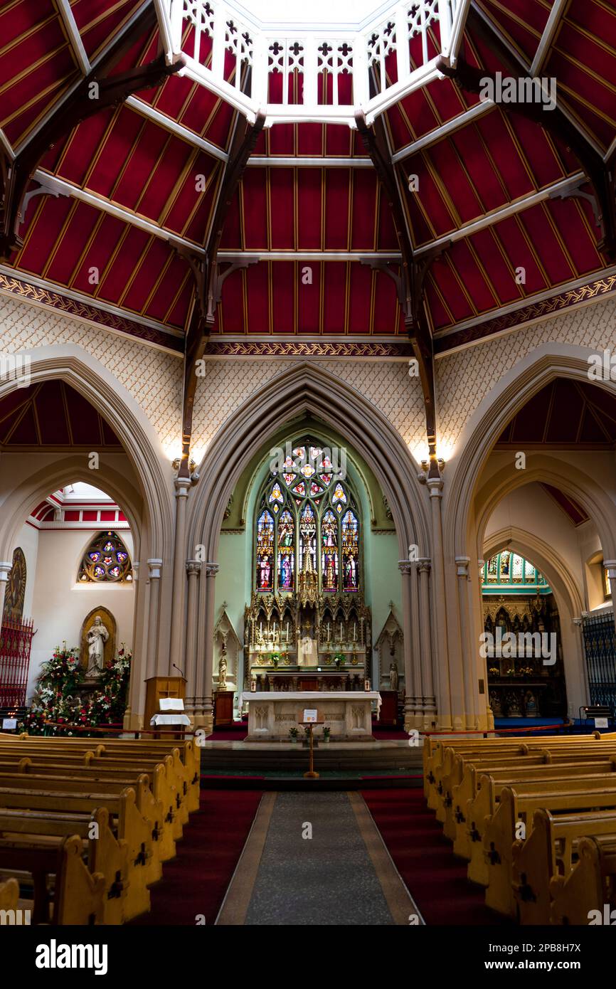 Empty church auditorium hi-res stock photography and images - Alamy