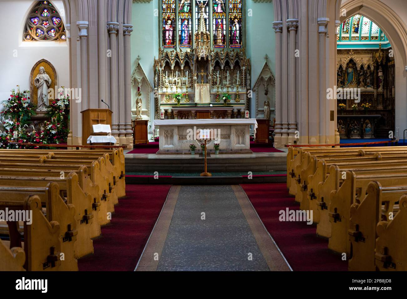 Empty church auditorium hi-res stock photography and images - Alamy