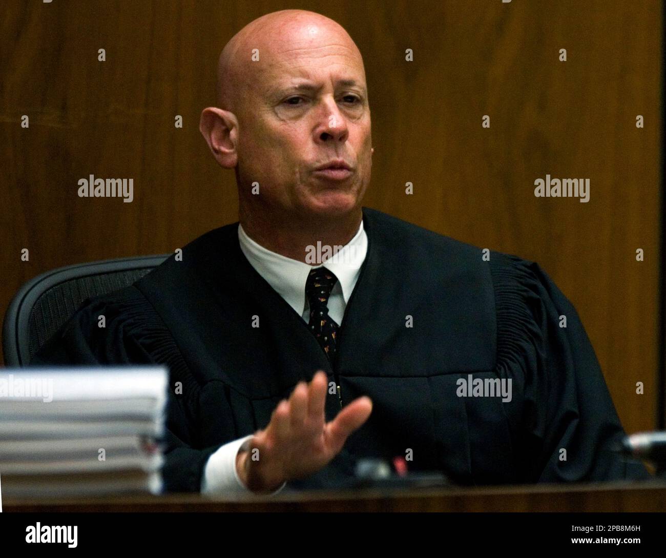 Superior Court Judge Larry Paul Fidler gives instructions at the ...