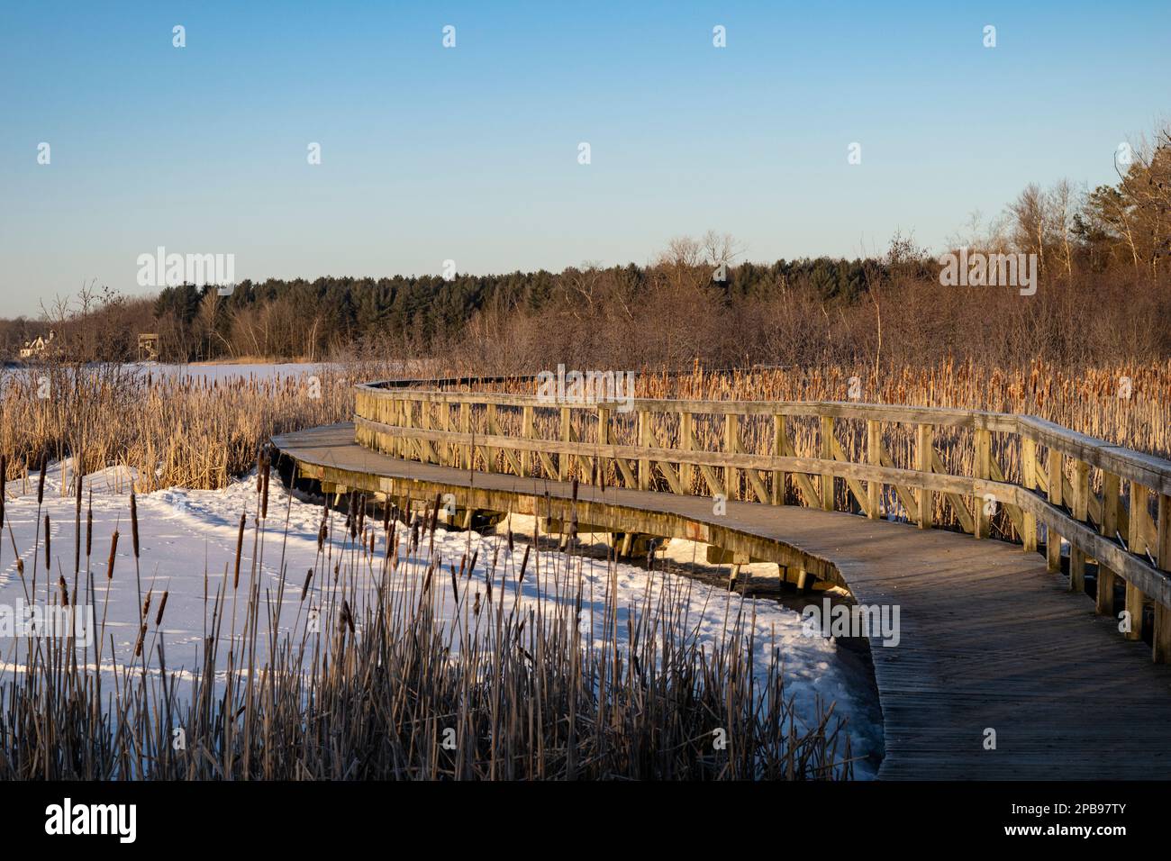Sentier solitude lac hi-res stock photography and images - Alamy
