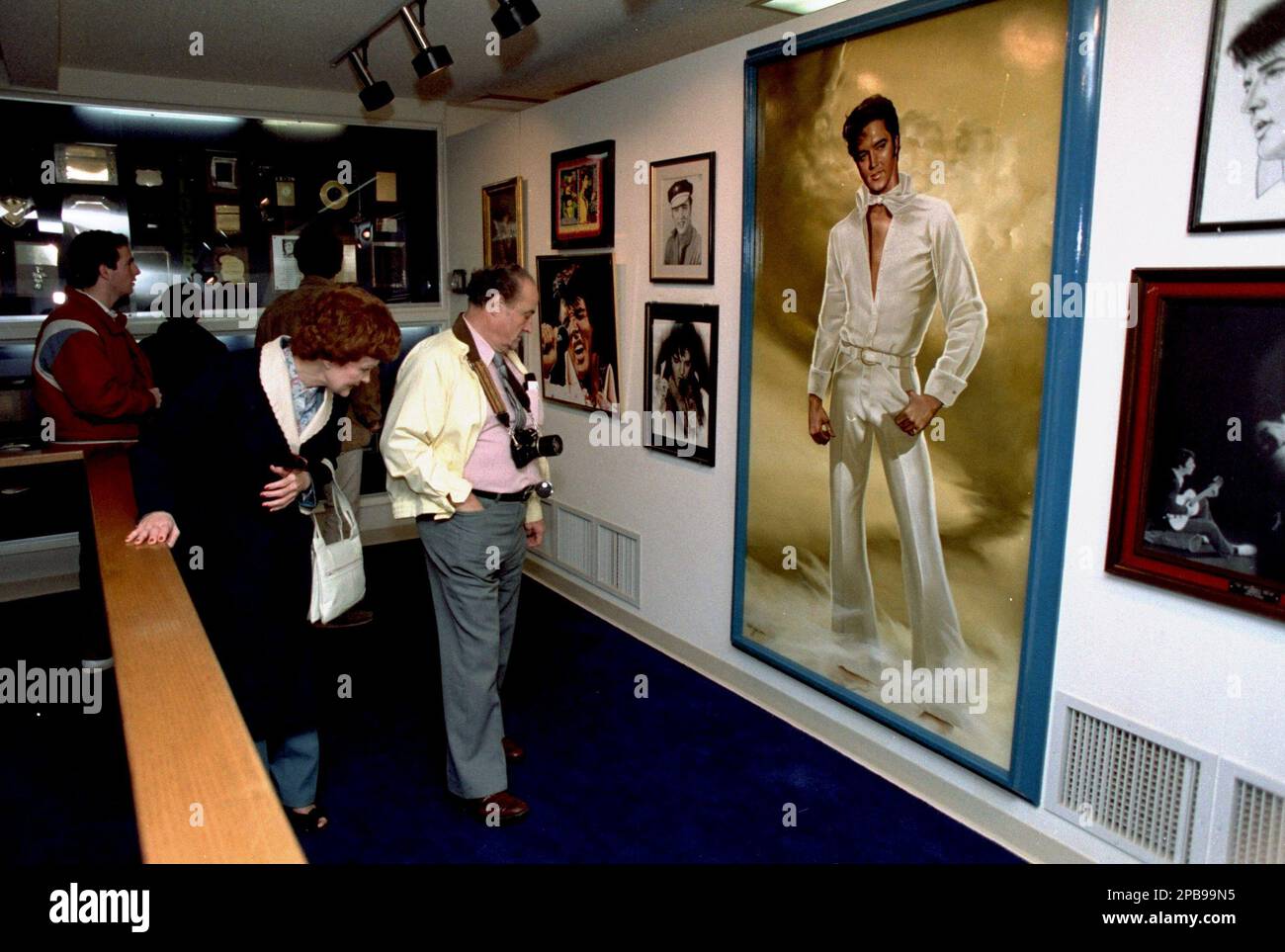 **FILE** Fans visit Graceland, Elvis Presley's Memphis home in this ...