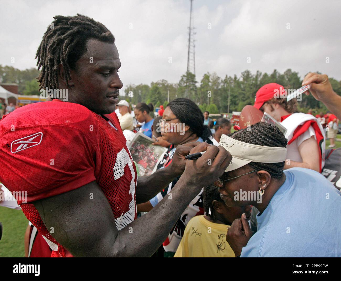 Atlanta Falcons running back Jerious Norwood signs autographs for fans ...
