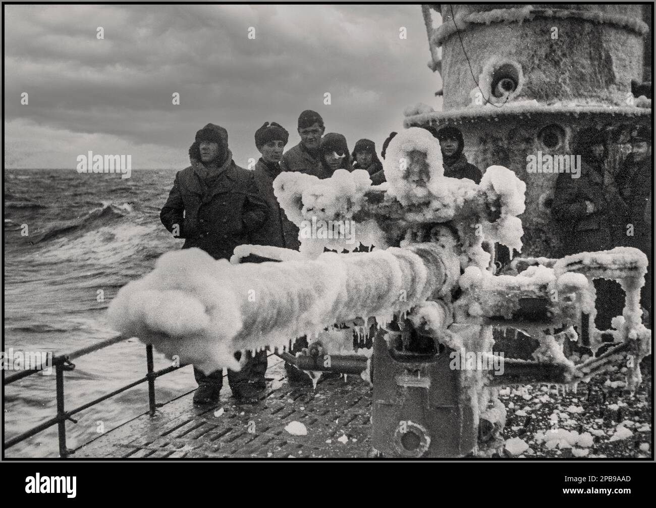 Conning tower crew surface hi-res stock photography and images - Alamy