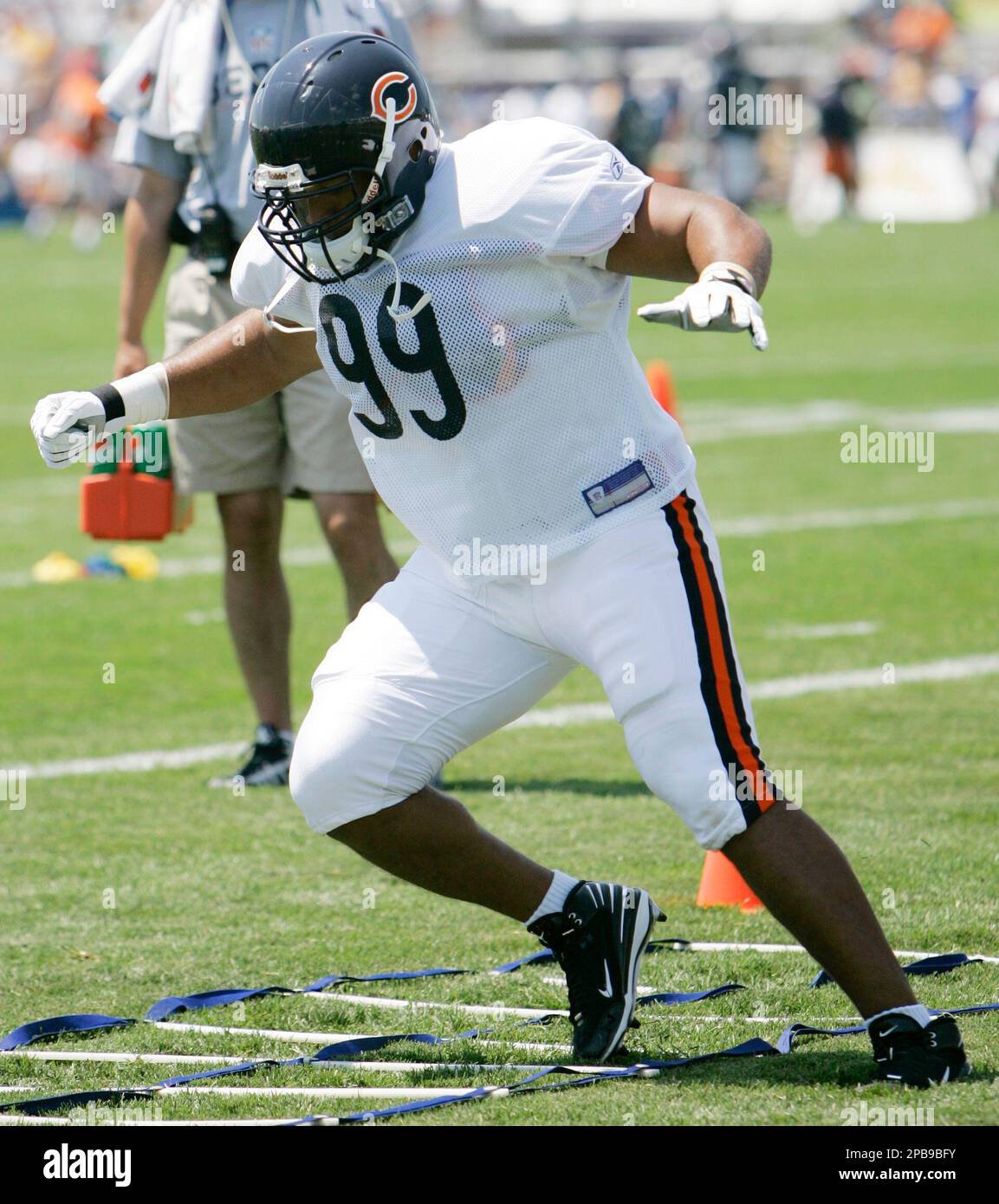 Chicago Bears defensive tackle Darwin Walker participates in drills at ...