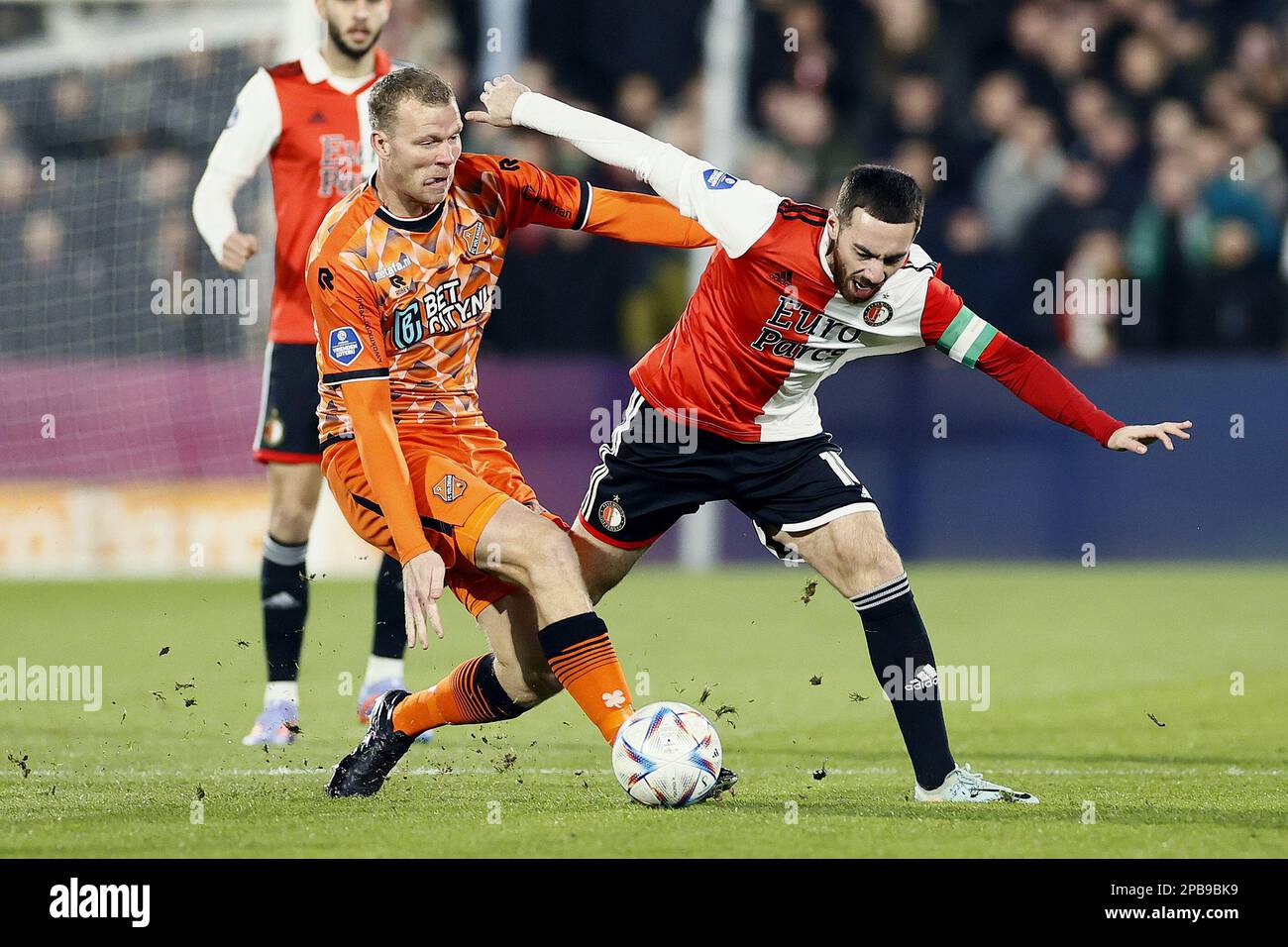 ROTTERDAM - (l-r) Henk Veerman of FC Volendam, Orkun Kokcu of Feyenoord during the Dutch premier ...