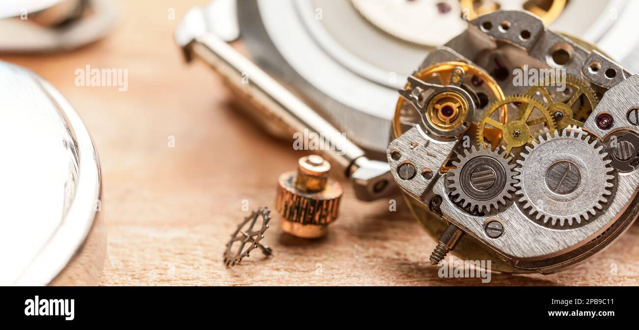 Broken watch on table of clockmaker, closeup Stock Photo - Alamy