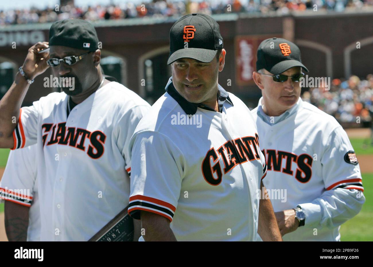 Former San Francisco Giants' Jeffrey Leonard, left, Will Clark, center ...
