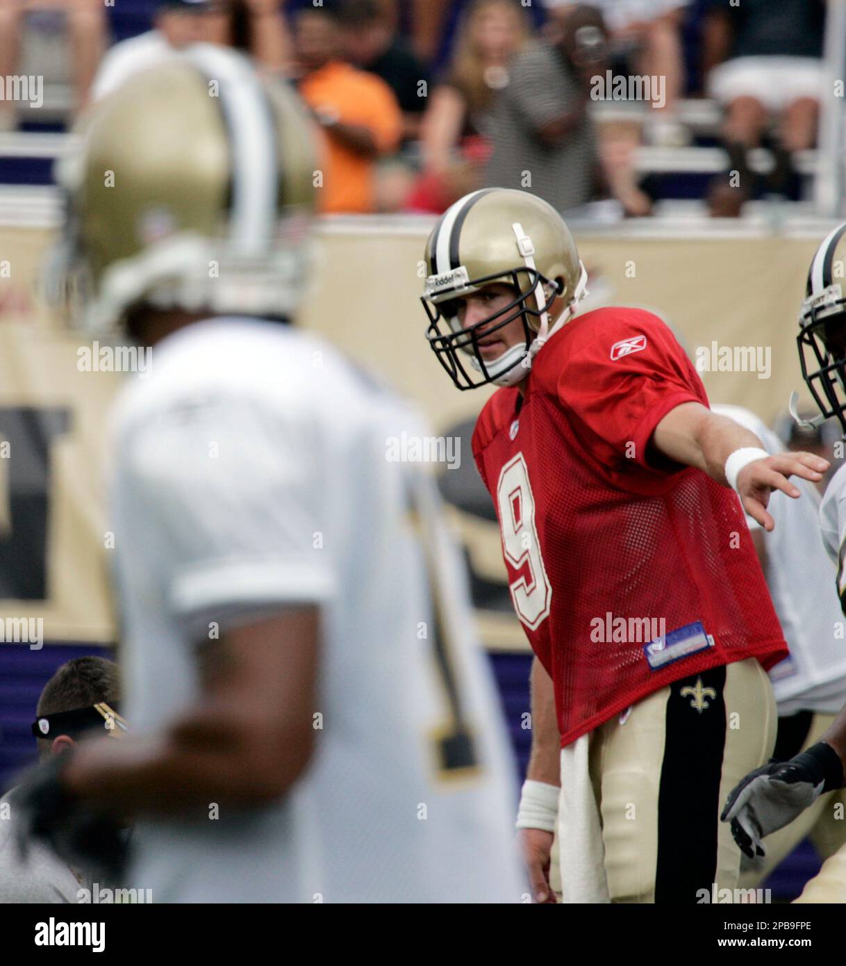 New Orleans Saints quarterback Drew Brees (9) directs rookie wide ...