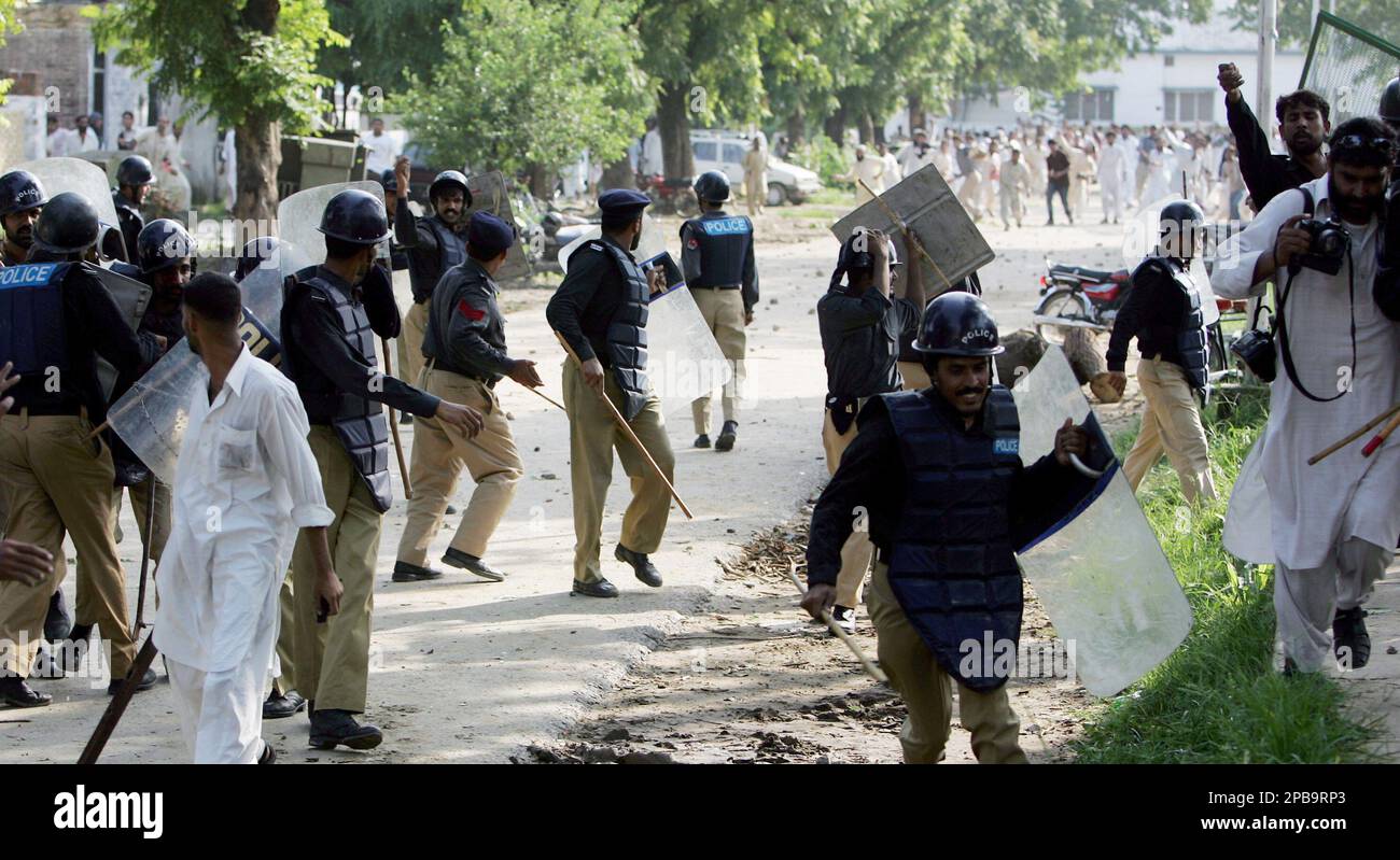Pakistani religious students and protesters throw rocks at police ...
