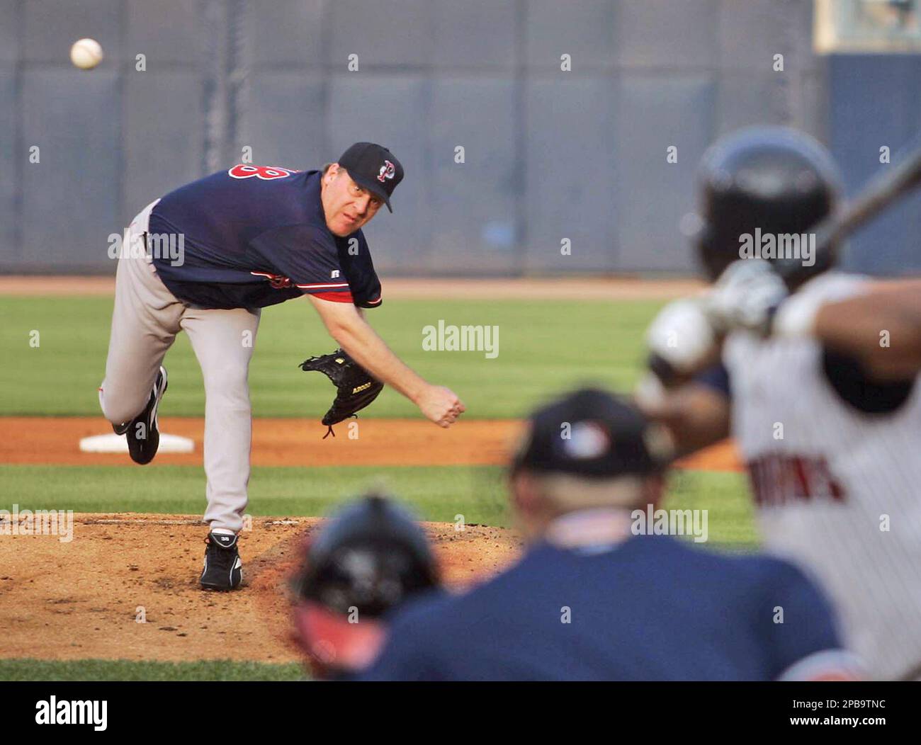 ** RETRANSMISSION FOR ALTERNATE CROP ** Boston Red Sox's Curt Schilling ...