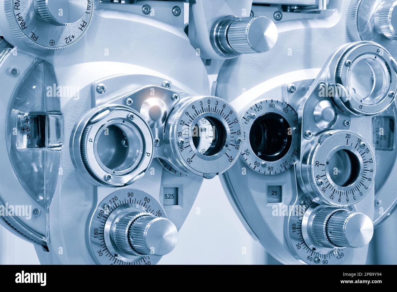 Optical phoropter hi-res stock photography and images - Alamy