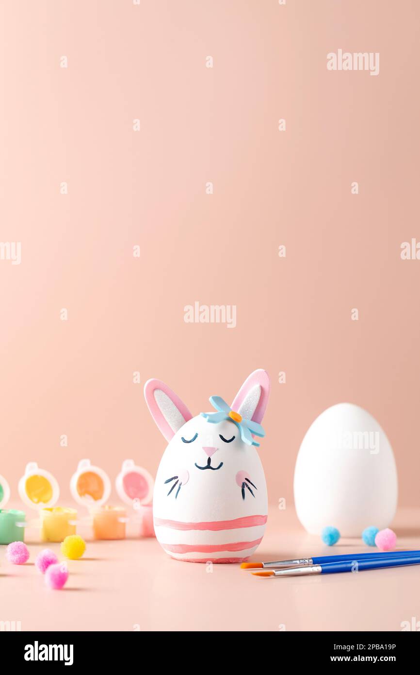 Easter egg in the form of a rabbit. Ideas of DIY Easter crafts with ...