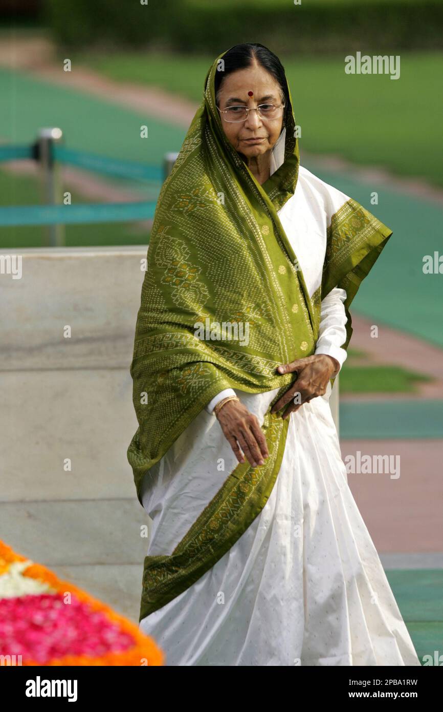 Newly appointed Indian President Pratibha Patil pays tribute at the ...