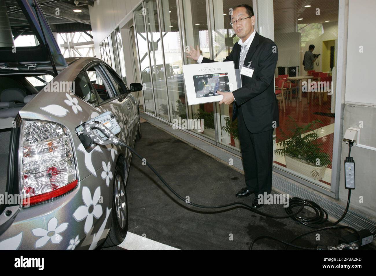 Toyota Motor Corp.'s Chief Engineer Yoshikazu Tanaka explains the ...